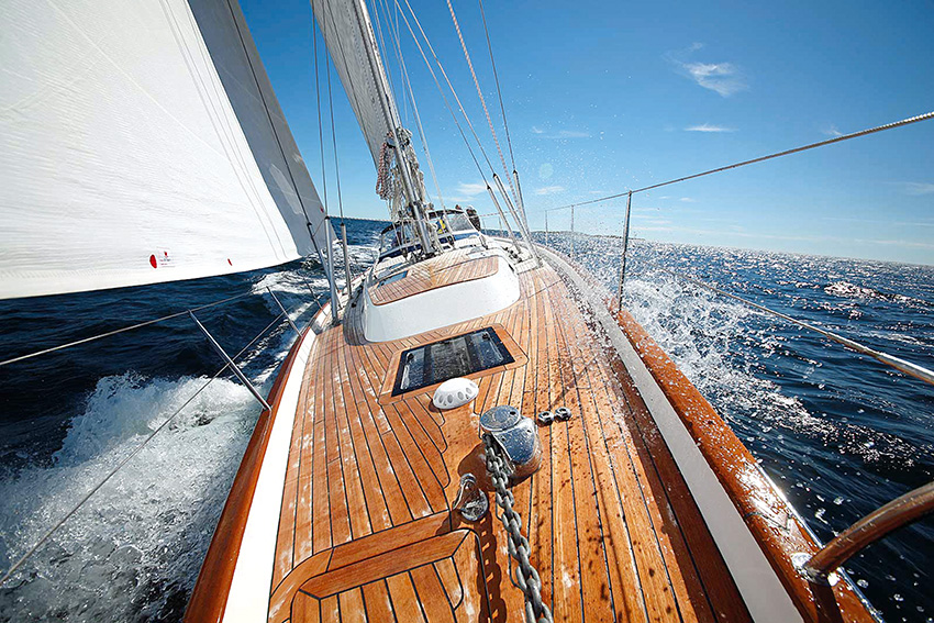 Gerçek bir denizci HALLBERG-RASSY 55